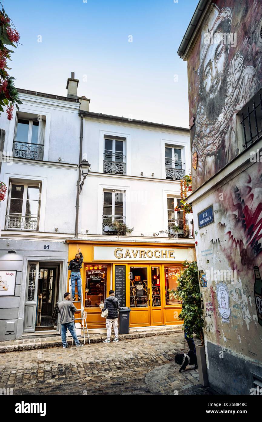 FRANCE. PARIS (75) 18TH DISTRICT. STREET ART RUE SAINT-RUSTIQUE IN ...
