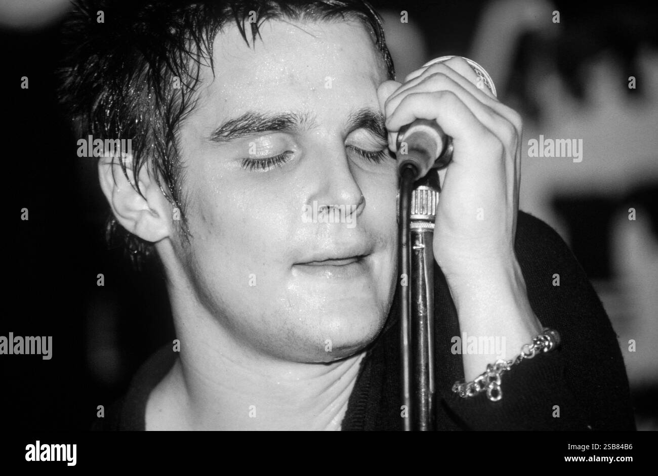 JONATHAN FIRE*EATER, READING FESTIVAL, 1998: Stewart Lupton (March 29 ...