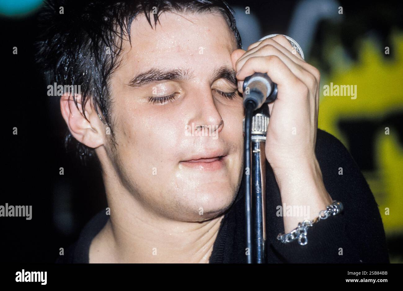 JONATHAN FIRE*EATER, READING FESTIVAL, 1998: Stewart Lupton (March 29 ...
