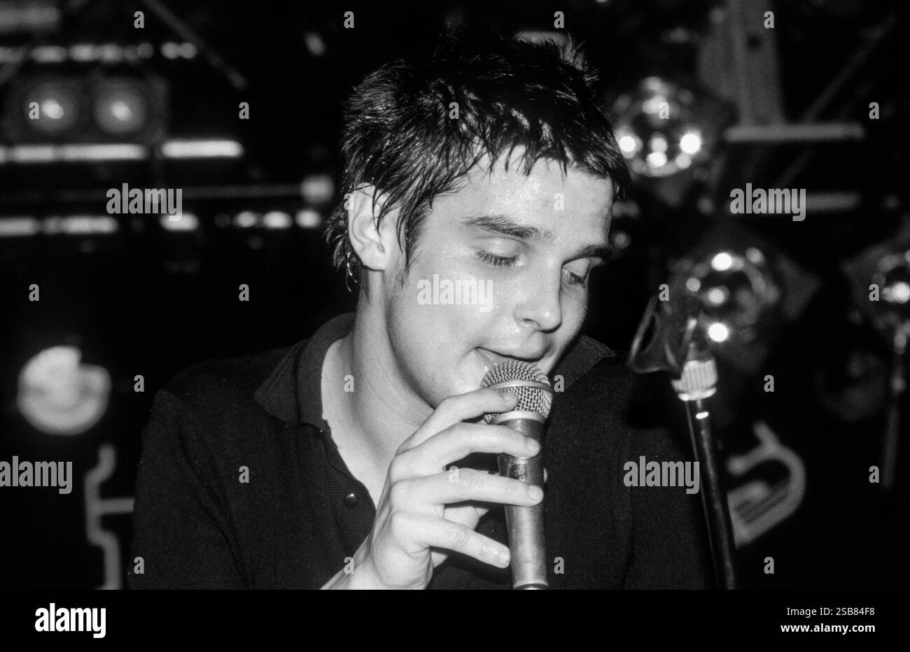JONATHAN FIRE*EATER, READING FESTIVAL, 1998: Stewart Lupton (March 29 ...