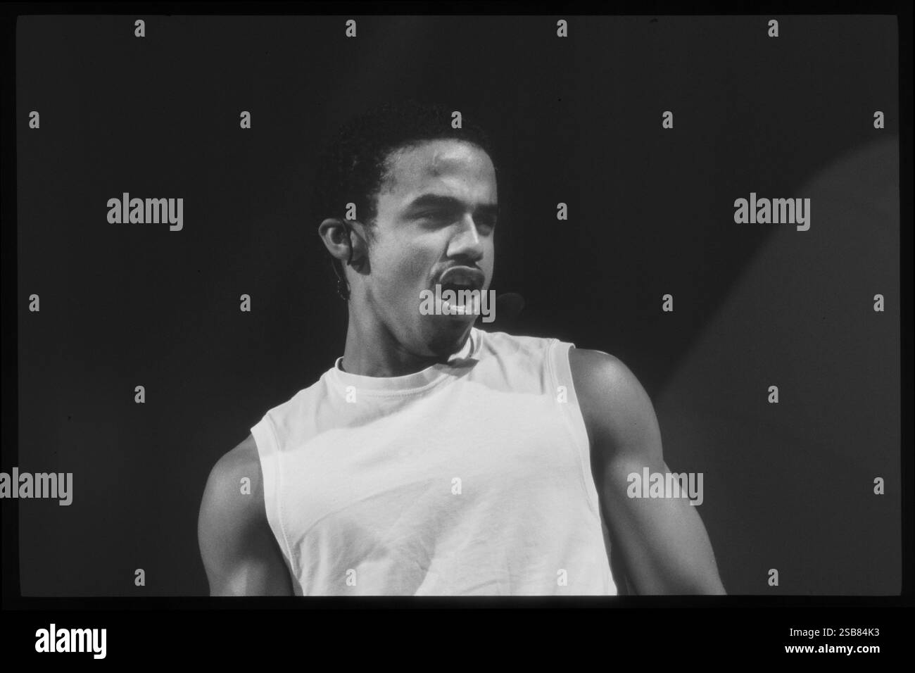 Warren stacey singer hi-res stock photography and images - Alamy