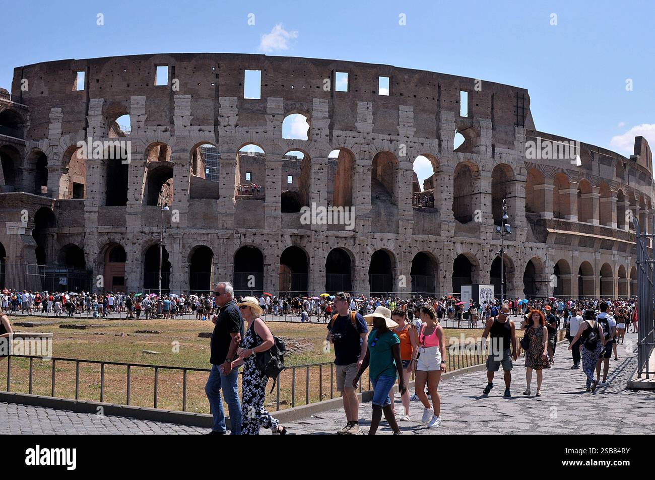 Rome / Italy 16.July 2019/Thousands of toruists from various ntions ...