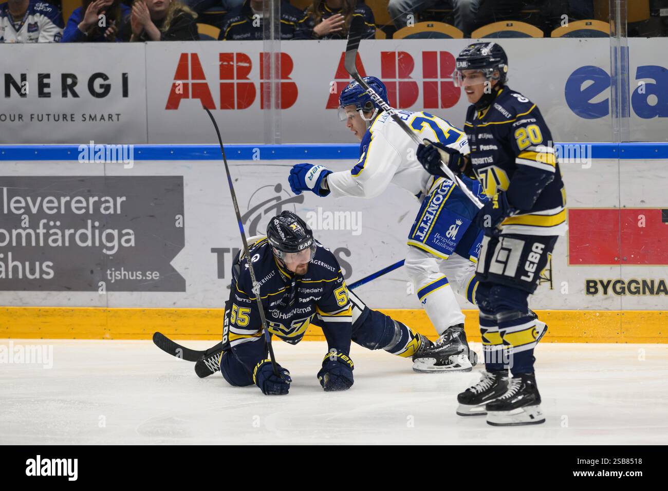 250201HV71s Mikael Seppälä och Leksands Lukas Vejdemo under ishockeymatchen i SHL mellan HV71 ...