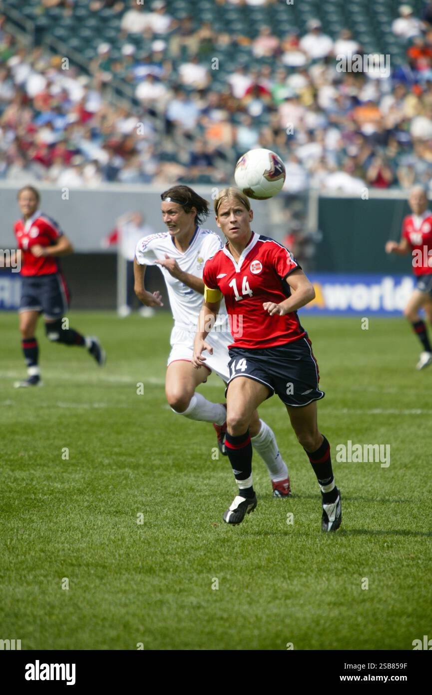 2003 soccer ball on field hi-res stock photography and images - Alamy