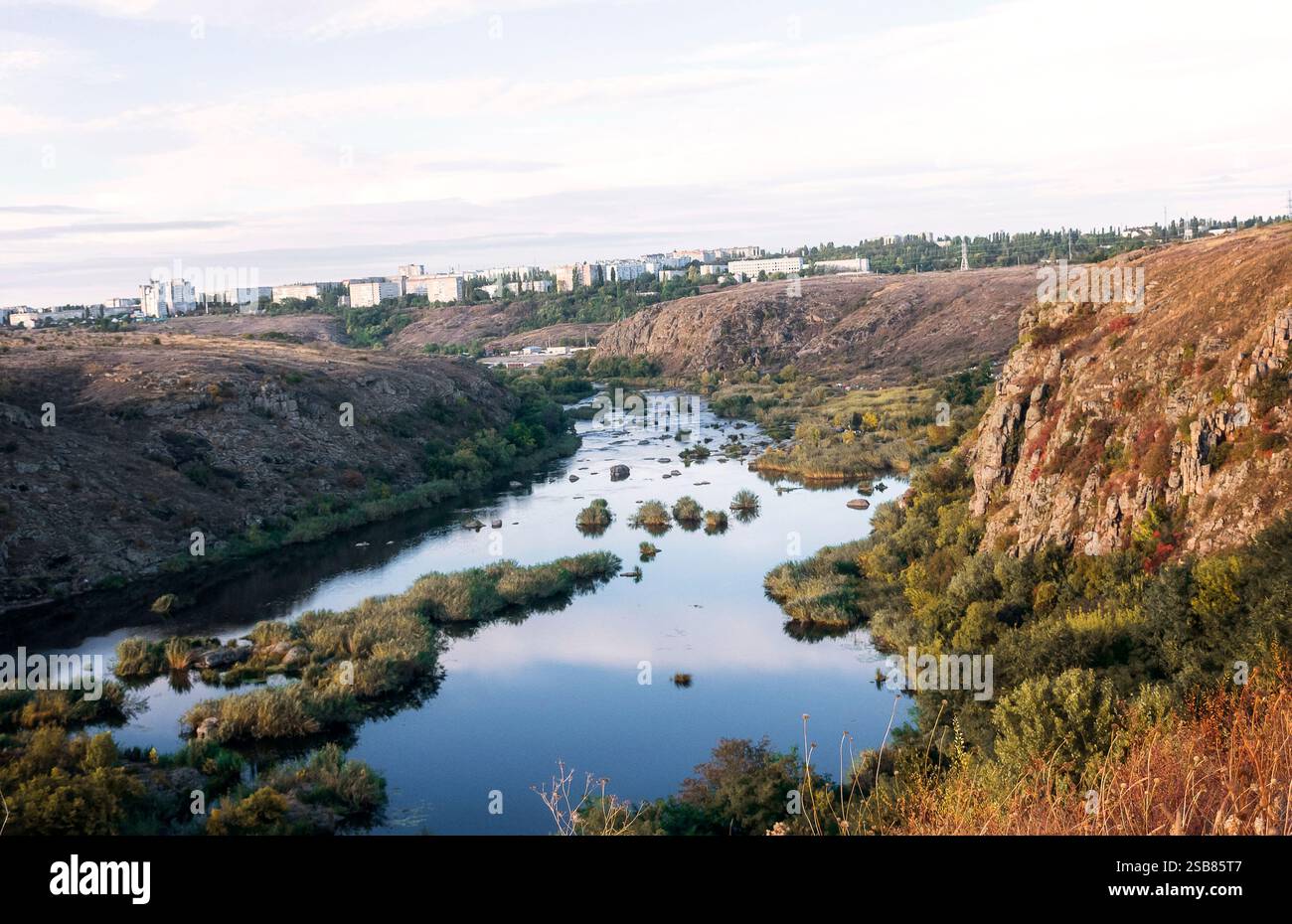 A huge wide river flows between steep banks Stock Photo - Alamy