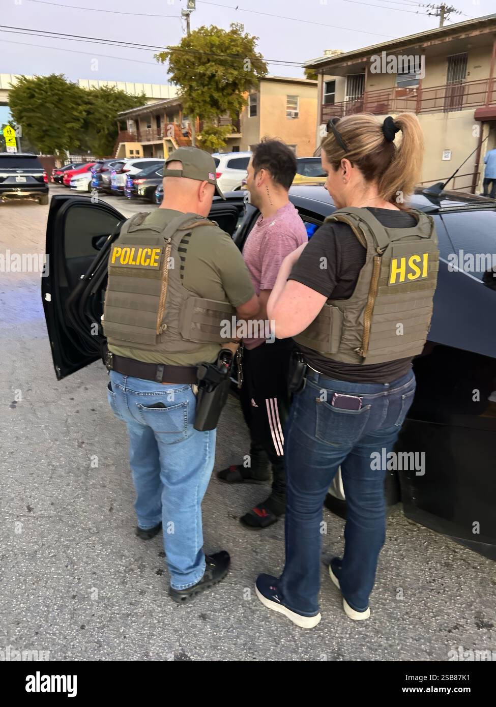 Miami, United States. 31 January, 2025. Federal agents arrest an ...