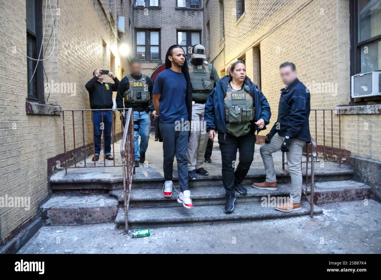 Ice agents 2025 arrests hi-res stock photography and images - Alamy