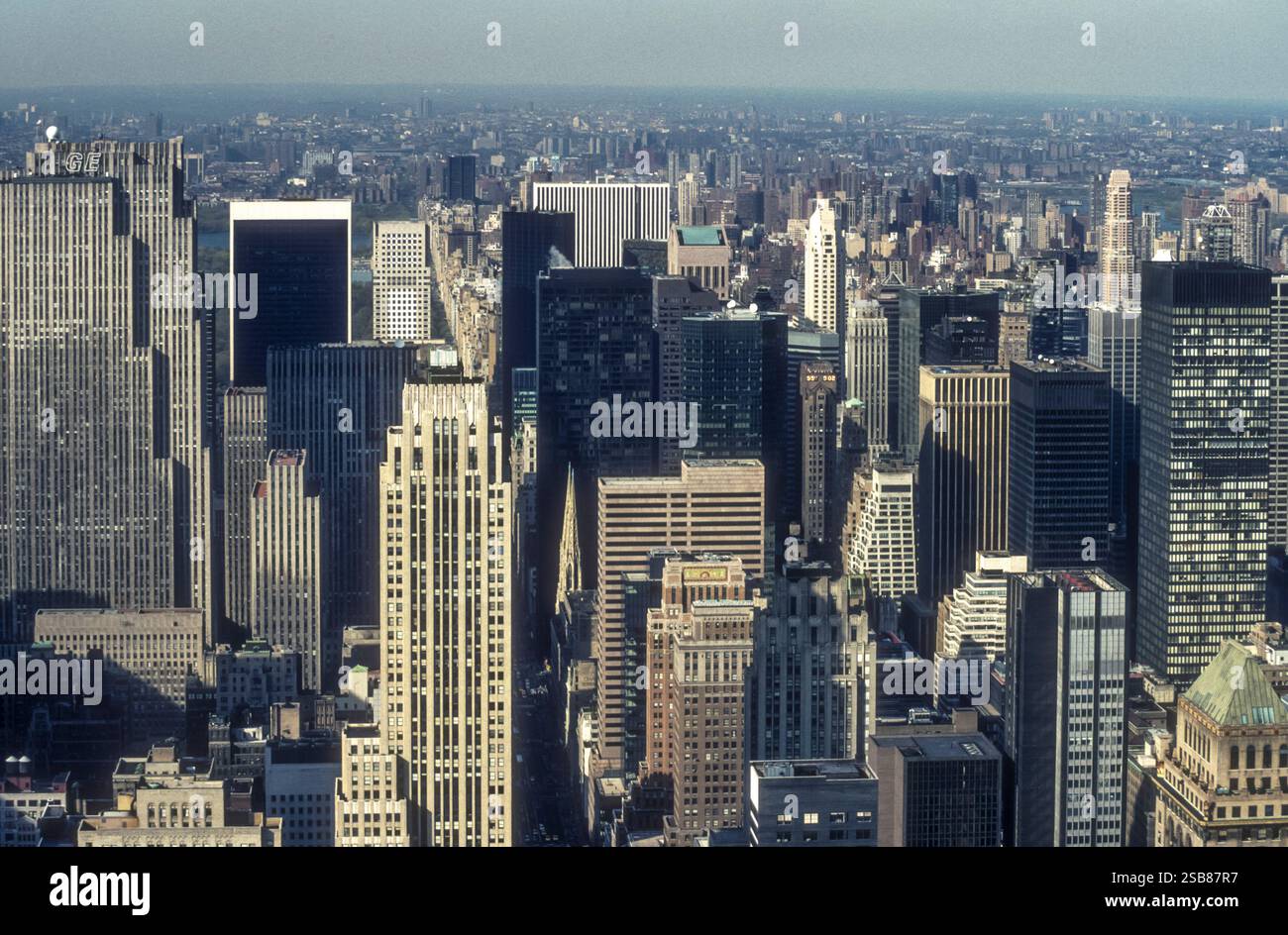 1994 archive photograph of view from the 80th floor of the Empire State ...