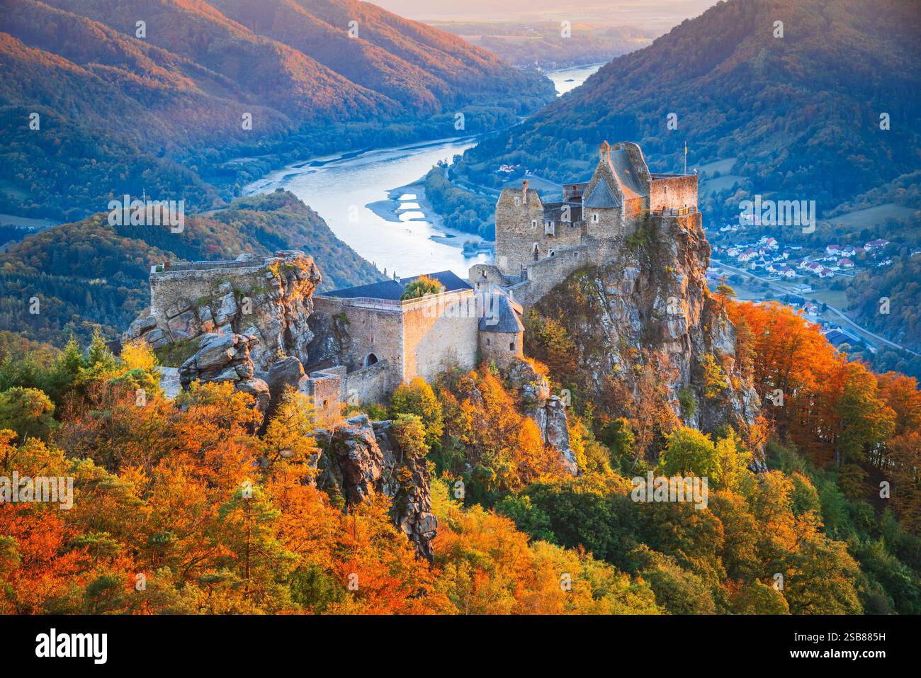 Burg Aggstein, Austria. Aggstein ruins and Wachau Valley, picturesque ...