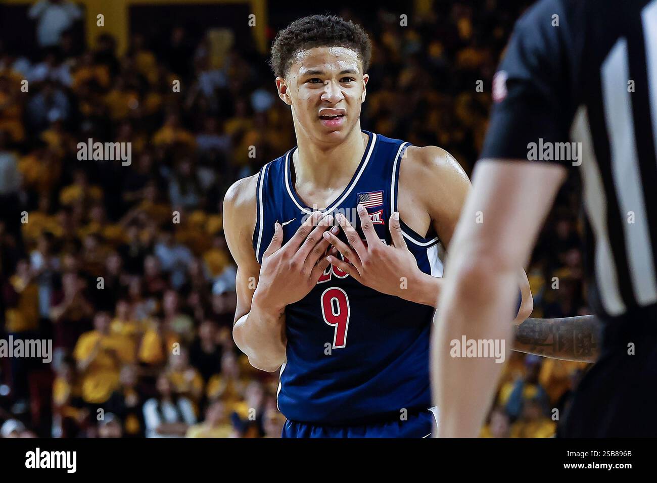 SCOTTSDALE, AZ - FEBRUARY 01: Arizona Wildcats forward Carter Bryant (9 ...