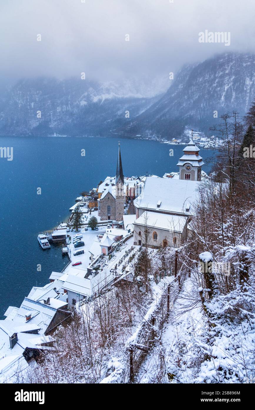 Hallstatt austria winter hi-res stock photography and images - Alamy
