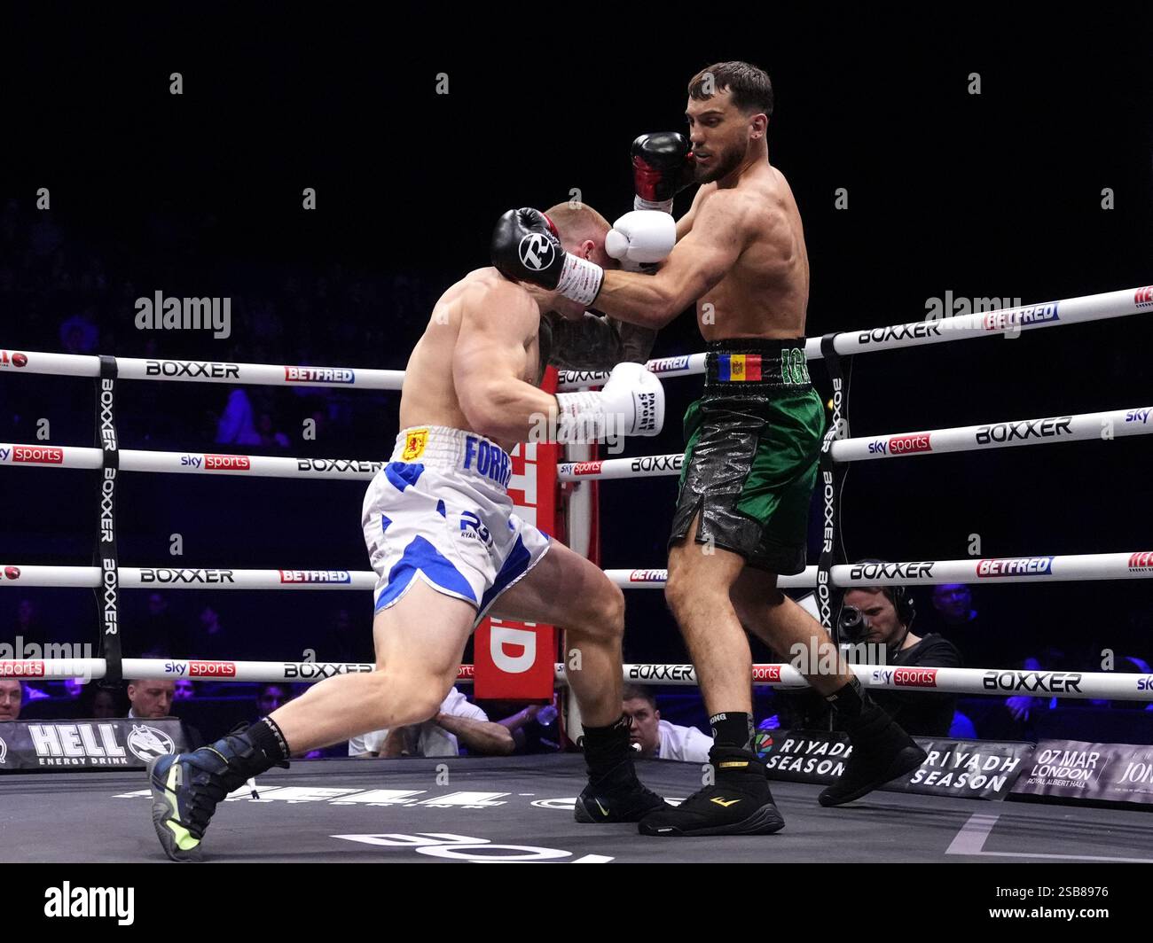Scott Forrest (left) and Aurel Ignat in the cruiser weight bout at the ...