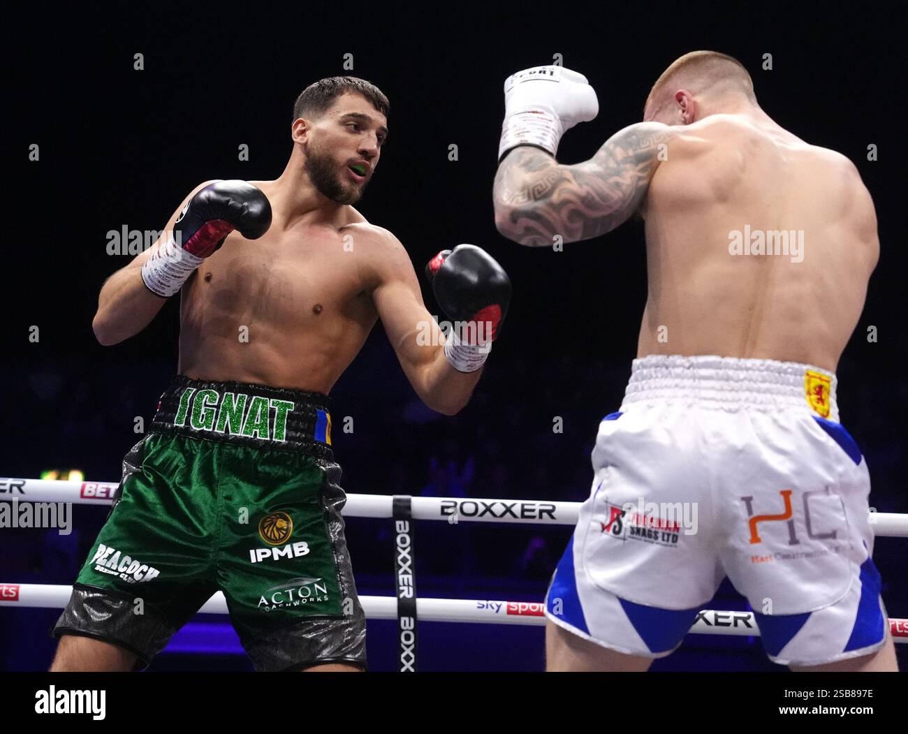 Scott Forrest (right) and Aurel Ignat in the cruiser weight bout at the ...