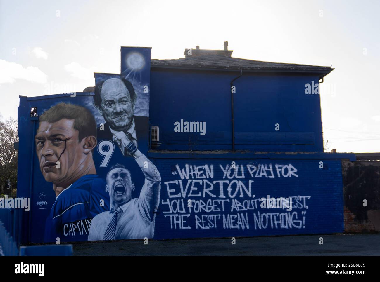 Liverpool fc supporters outside hi-res stock photography and images - Alamy