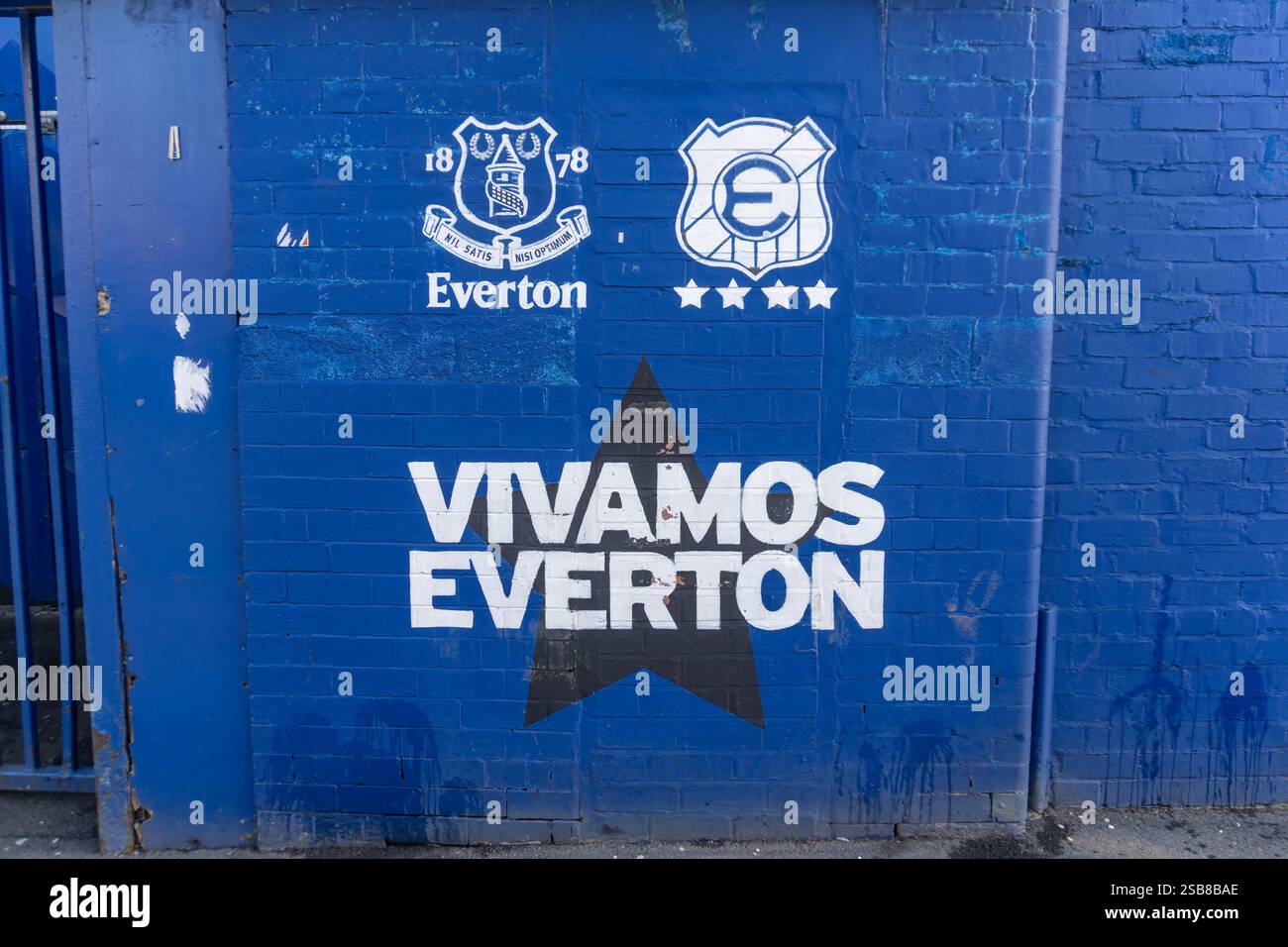 Liverpool fc supporters outside hi-res stock photography and images - Alamy