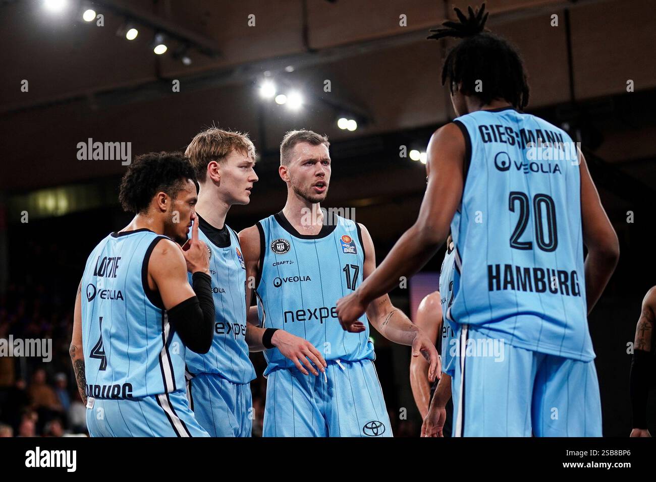 Hamburg, Deutschland. 01st Feb, 2025. Veolia Towers Hamburg beim Huddle, Jaizec Lottie (Veolia ...