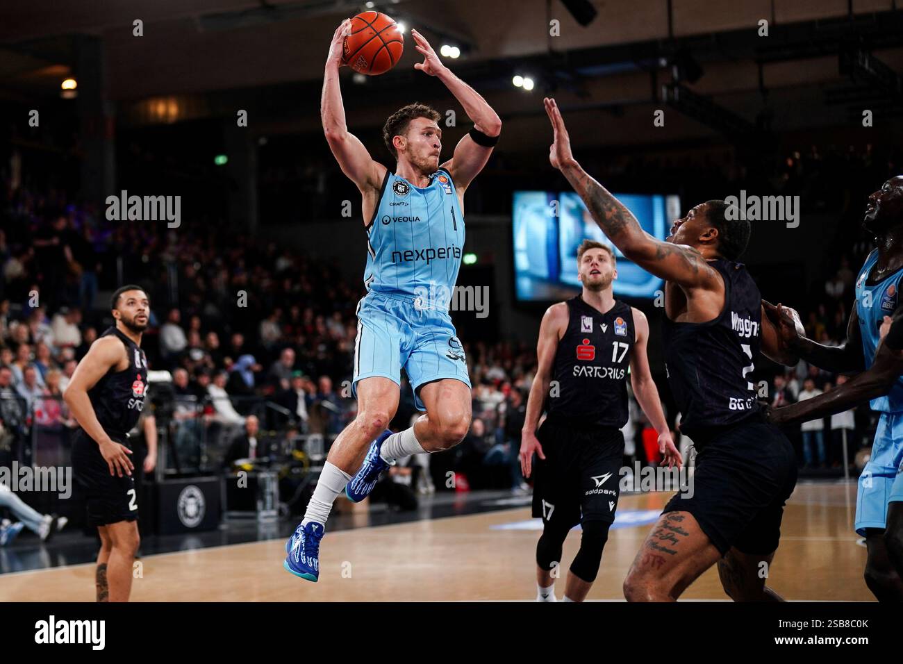 Hamburg, Deutschland. 01st Feb, 2025. Brae Ivey (Veolia Towers Hamburg, #01) Pass, GER, Veolia ...