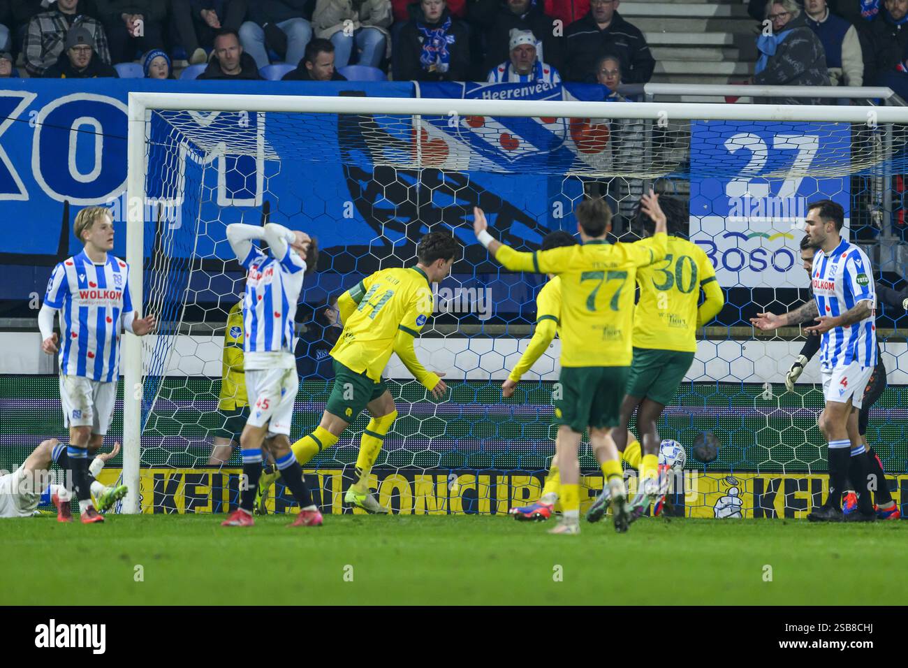HEERENVEEN - (m) Rodrigo Guth of Fortuna Sittard scores the 2-2 during ...