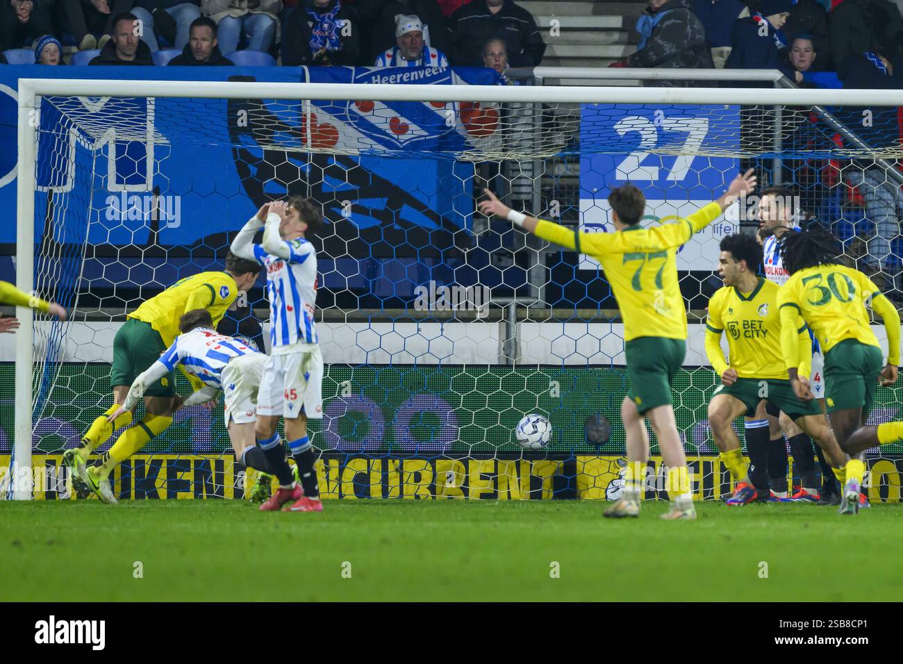 HEERENVEEN - (r) Rodrigo Guth of Fortuna Sittard scores the 2-2 during ...