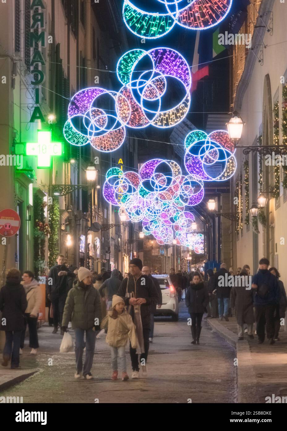 Pote santa trinita reflected in river arno surronded by colorful ...