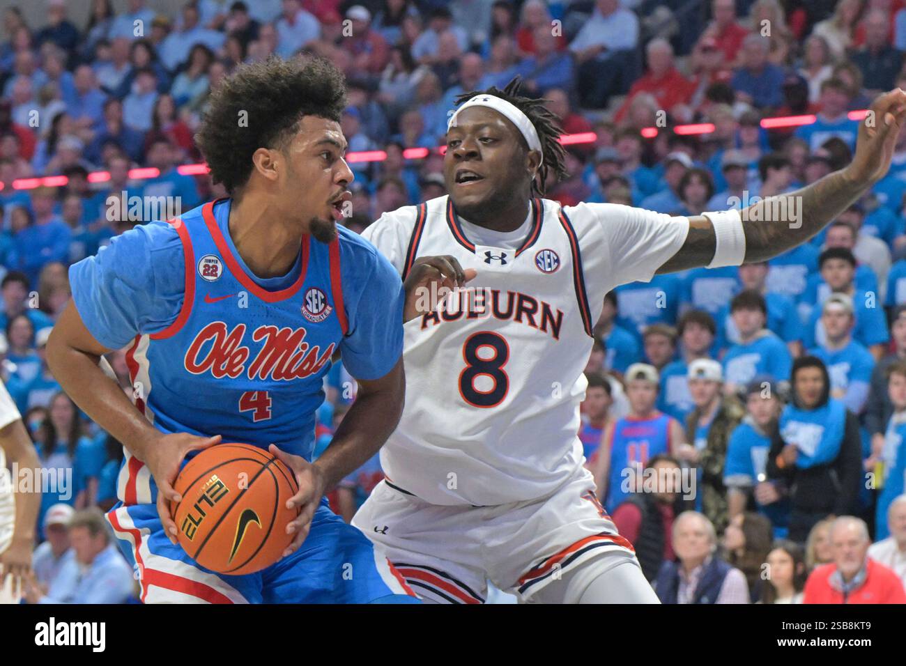 Mississippi forward Jaemyn Brakefield (4) is defended by Auburn forward ...
