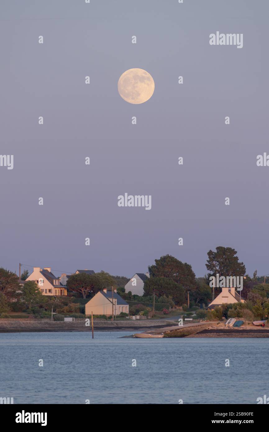 Minimalist photography, Morbihan, Moon, Golden hour, Sea Stock Photo ...