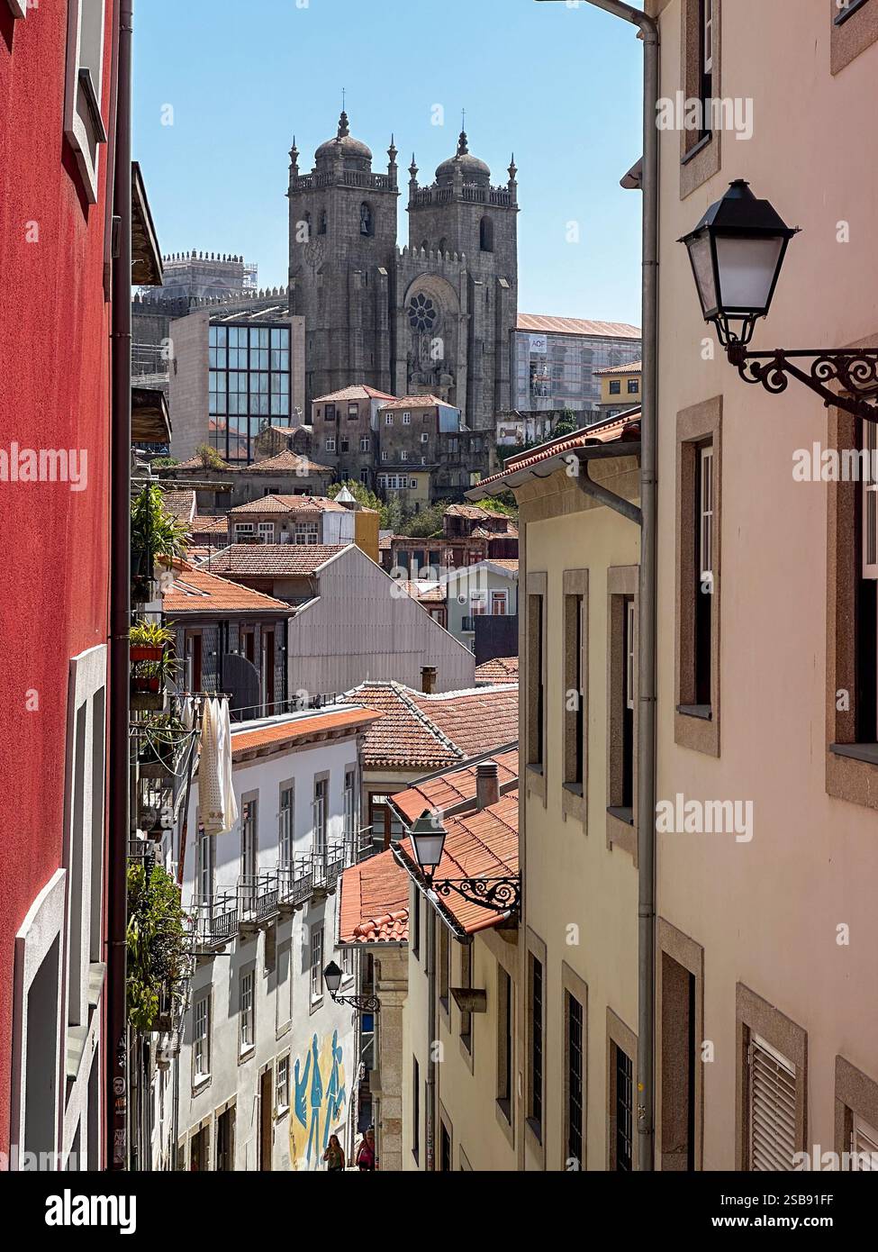 View of the Romanesque Porto Cathedral (Se do Porto). The Porto ...