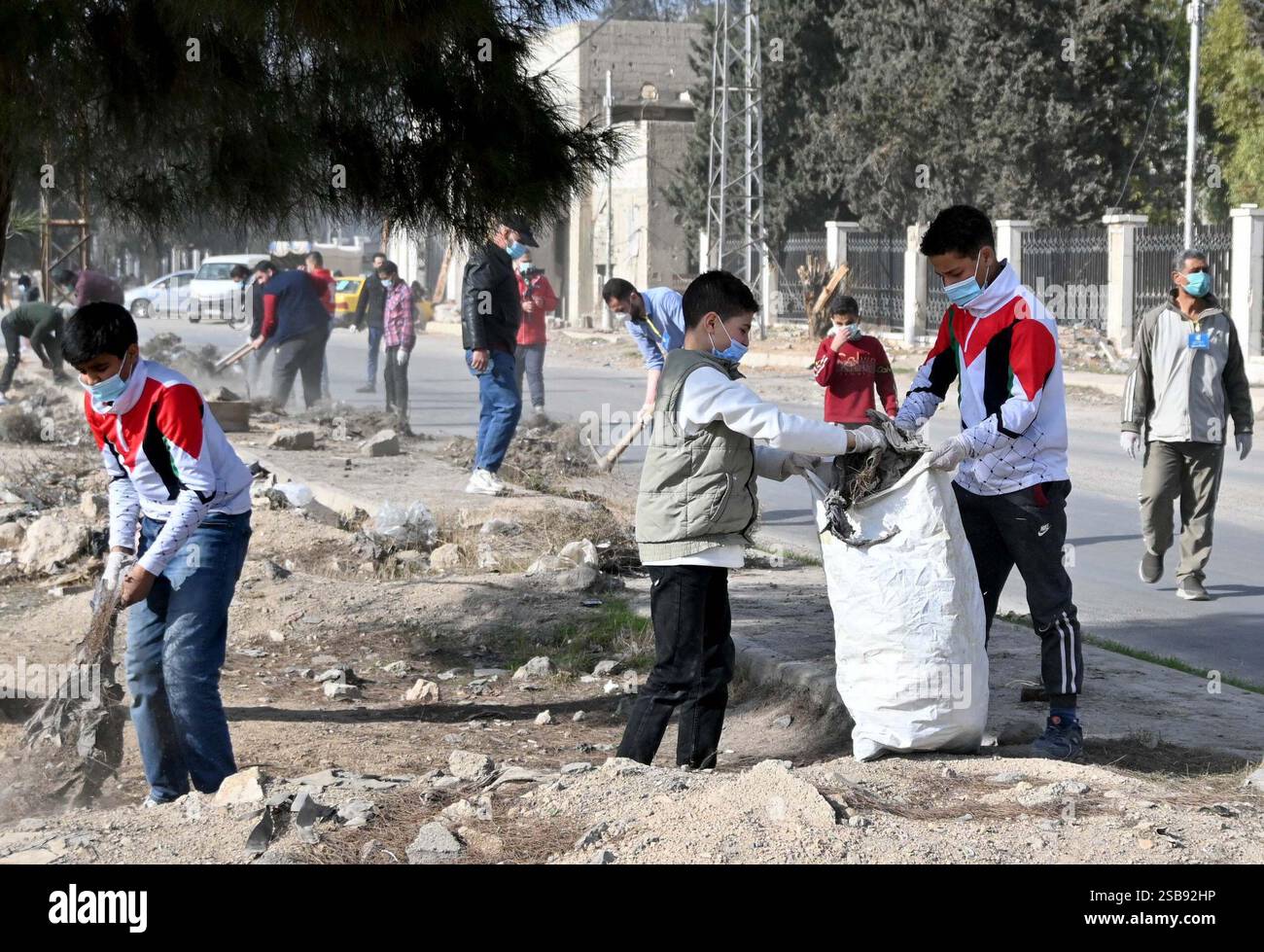 Damascus, Syria. 1st Feb, 2025. Volunteers participate in a community ...