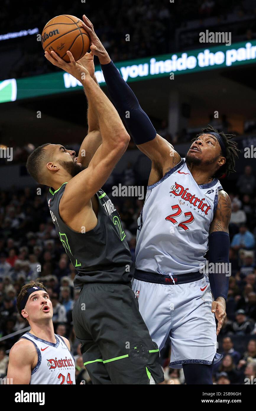 Washington Wizards forward Richaun Holmes (22) blocks a shot by ...