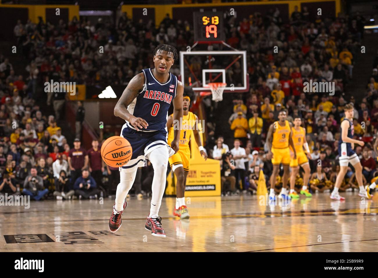 Tempe, United States. 31st Jan, 2025. Arizona Wildcats guard Jaden ...