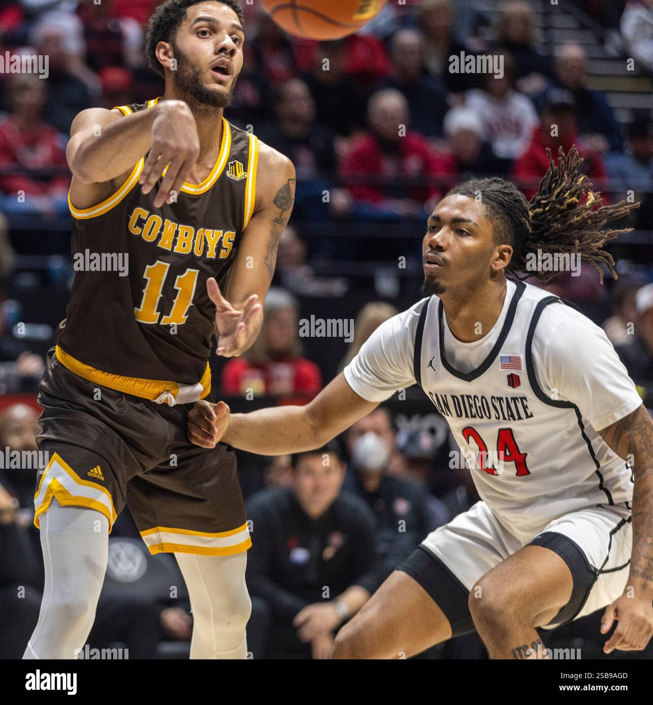 SAN DIEGO, CA - FEBRUARY 01: Wyoming guard Dontaie Allen (11) passes ...