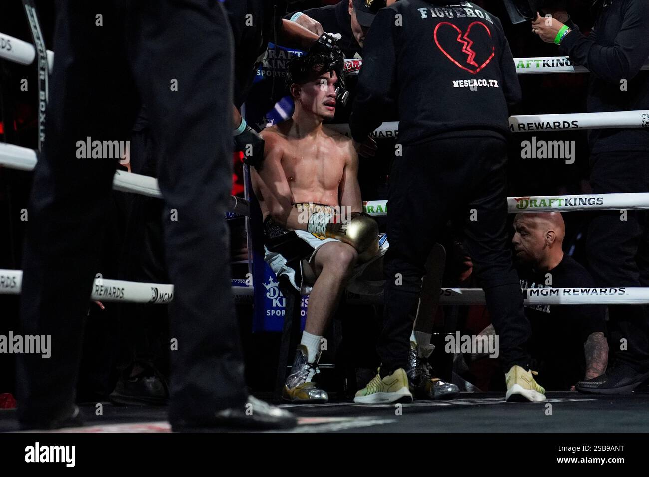 Brandon Figueroa sits in his corner between rounds against Stephen ...
