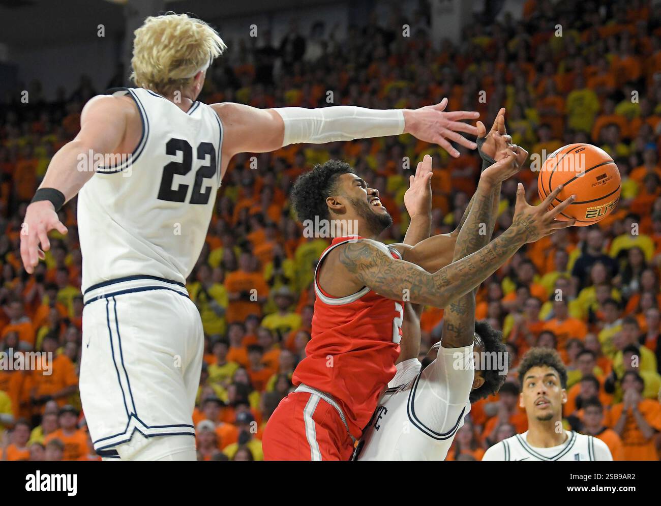 New Mexico guard Donovan Dent (2) drives to the basket as Utah State ...