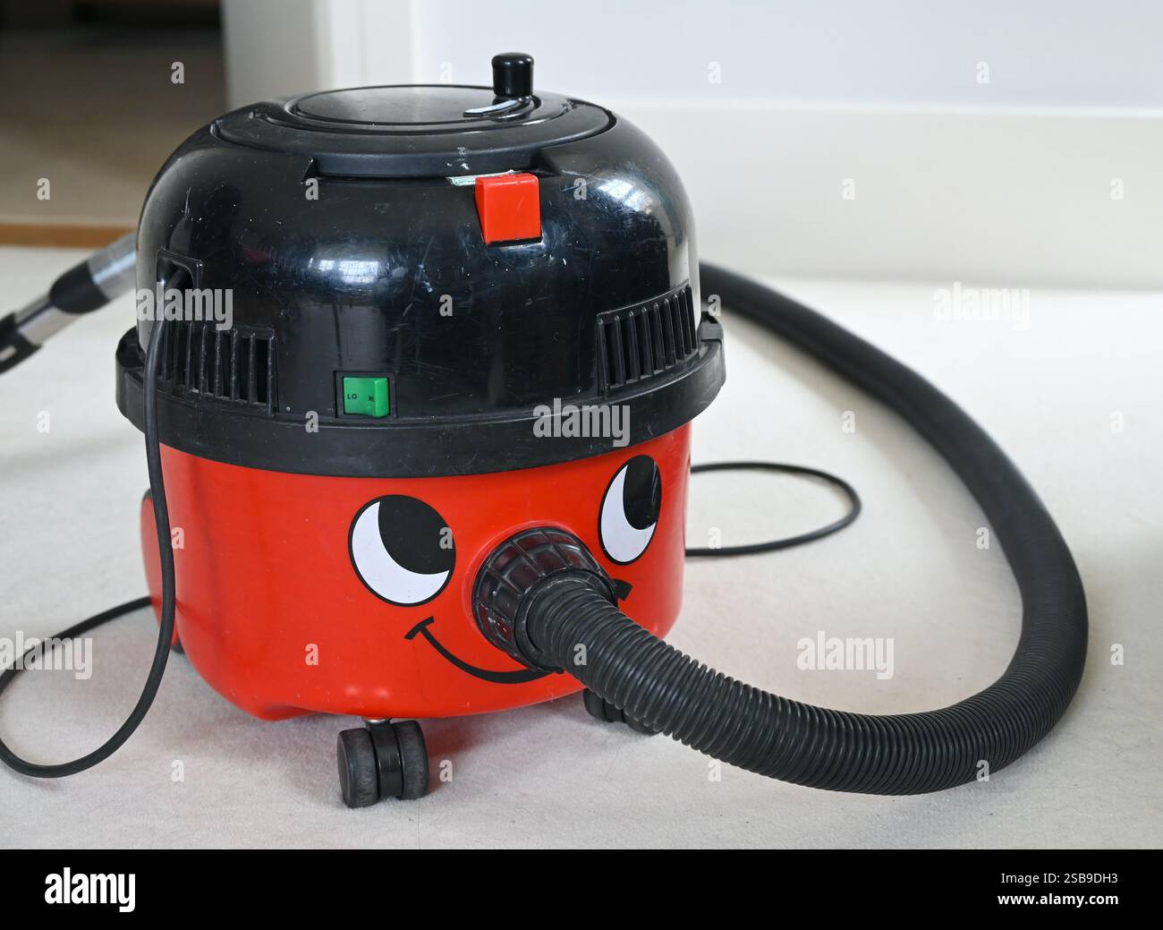 Old vacuum cleaner hi-res stock photography and images - Alamy