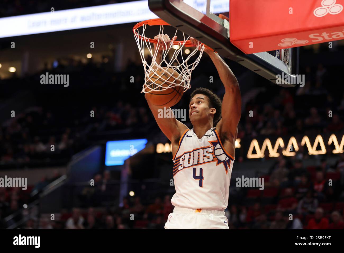 Phoenix Suns center Oso Ighodaro (4) dunks against the Portland Trail ...