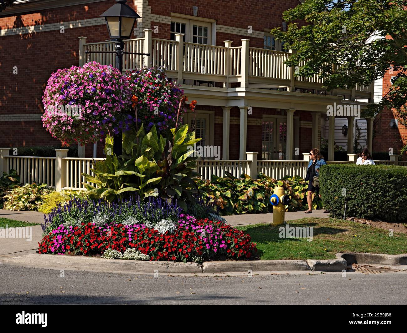 Niagara on the Lake, Canada / Picturesque street scene along Picton ...