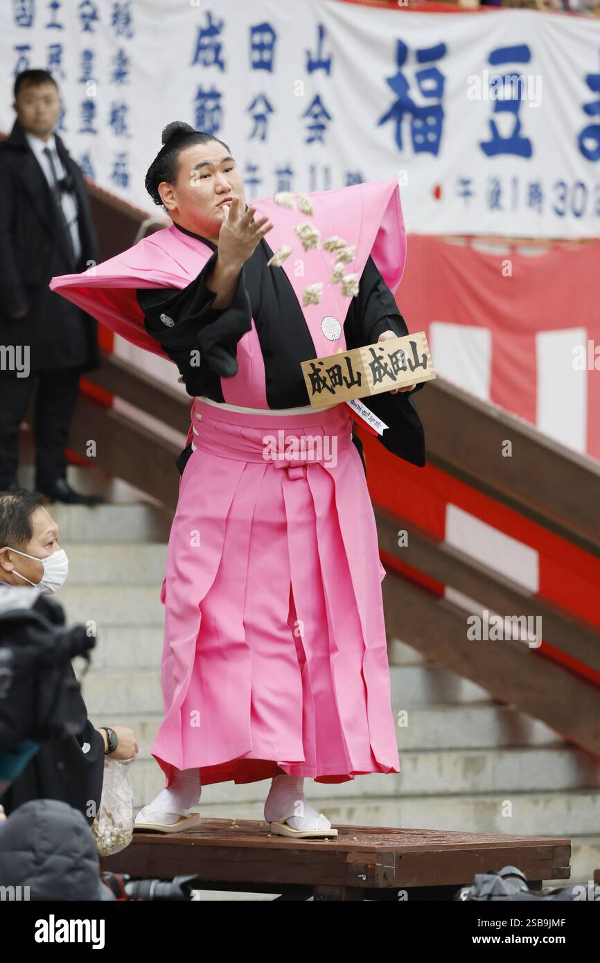 New sumo grand champion Hoshoryu scatters roasted beans during a ...