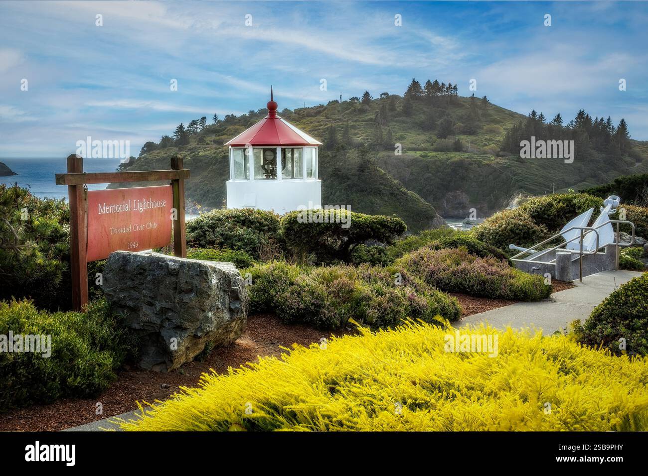 The Trinidad Memorial and Memorial Lighthouse in Trinidad, California ...