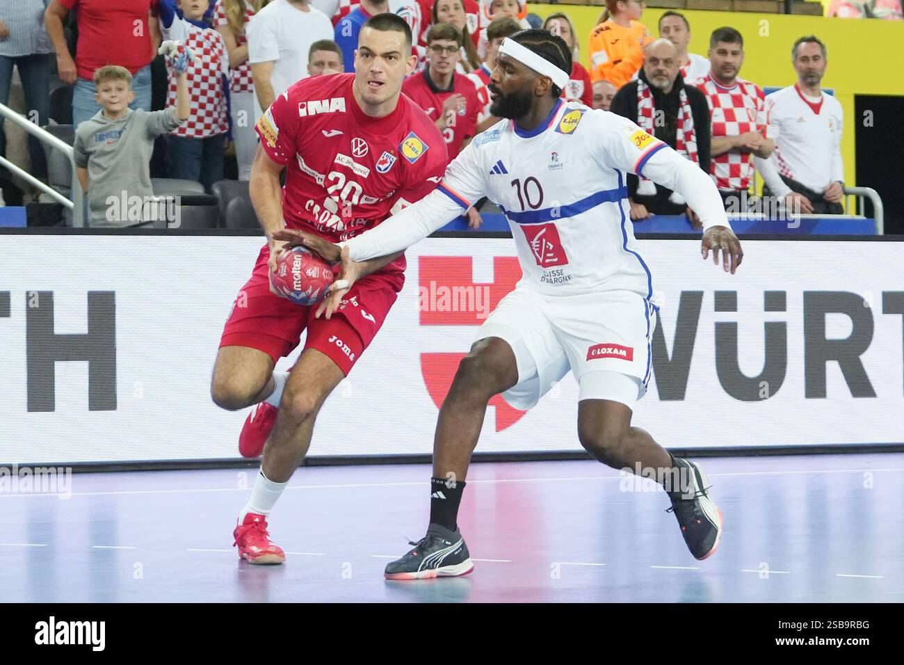 Zagreb, Croatie. 30th Jan, 2025. Mateo Maras of Croatia and Dika Mem of France during the IHF ...