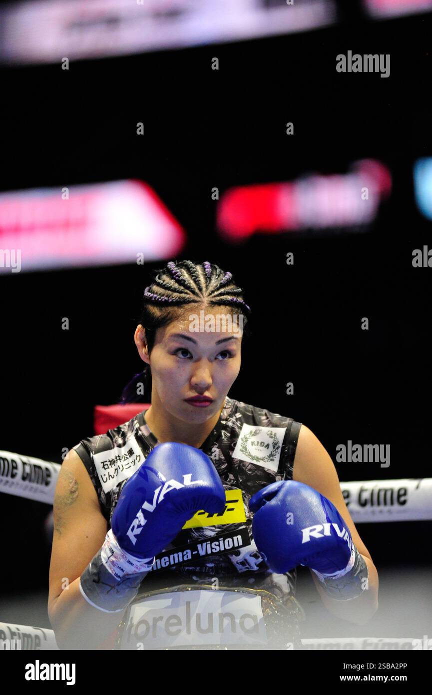 Newark, USA. 01st Feb, 2025. Beata Dudek (black and white) fell to Miyo ...