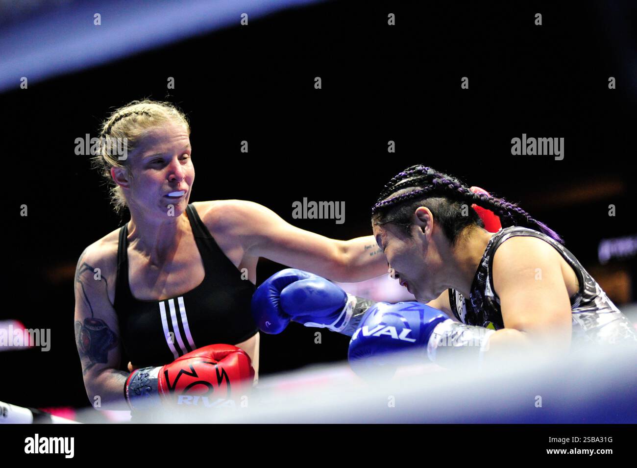 Newark, USA. 01st Feb, 2025. Beata Dudek (black and white) fell to Miyo ...