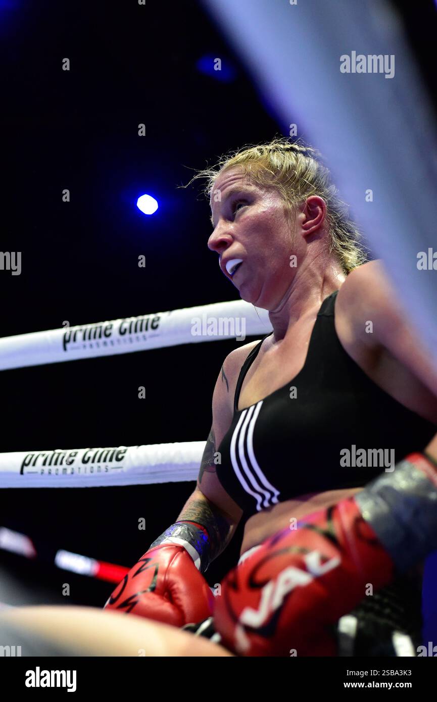 Newark, USA. 01st Feb, 2025. Beata Dudek (black and white) fell to Miyo ...