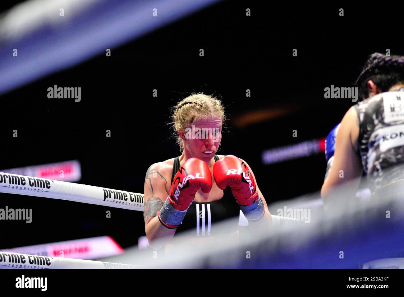Newark, USA. 01st Feb, 2025. Beata Dudek (black and white) fell to Miyo ...