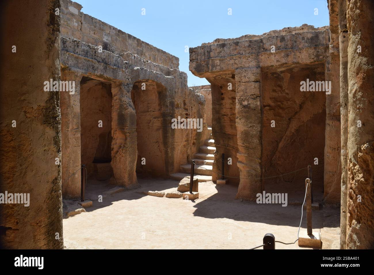 Visit tombs hi-res stock photography and images - Alamy