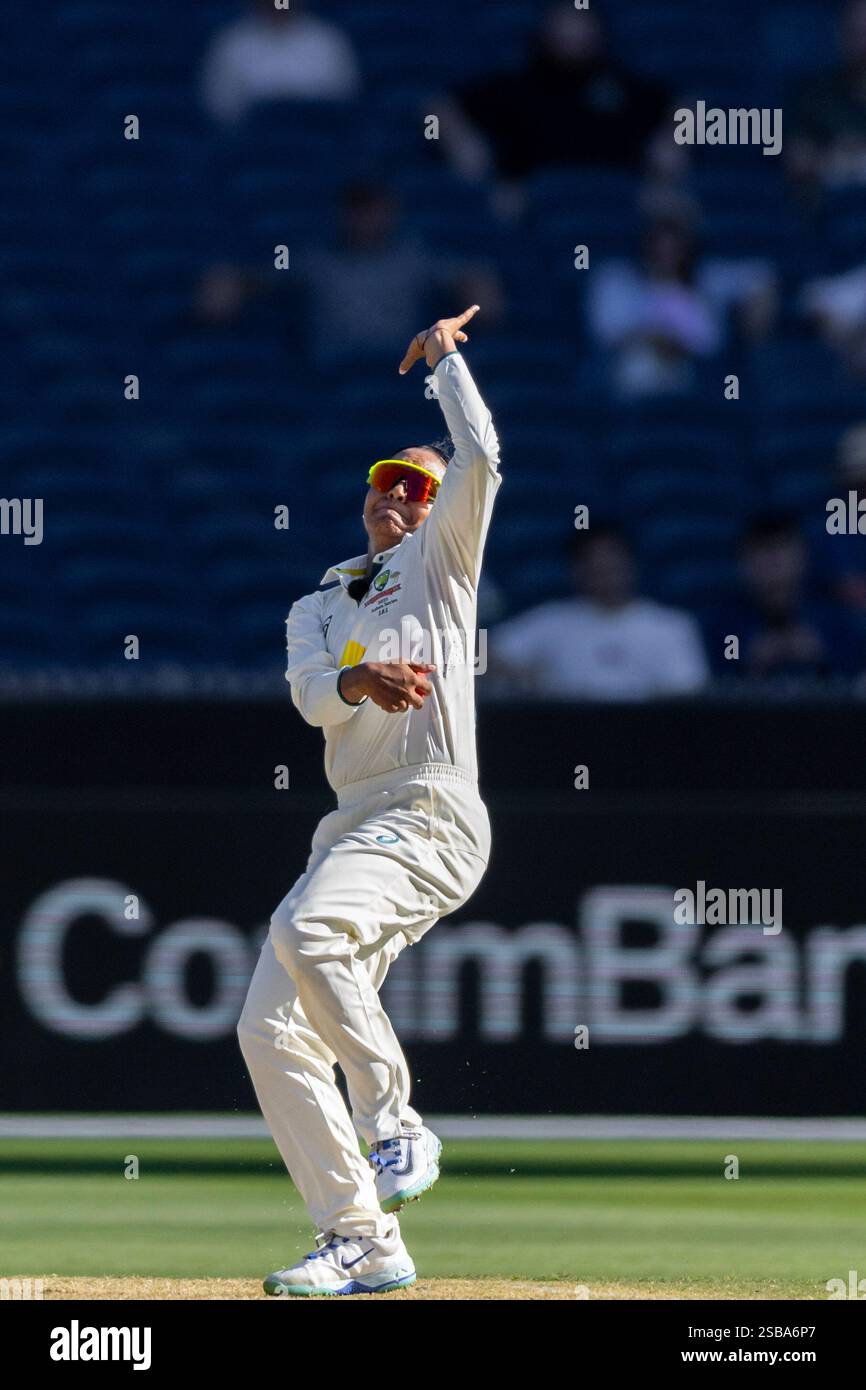 MELBOURNE, AUSTRALIA - FEBRUARY 01: Alana King of Australia bowls ...