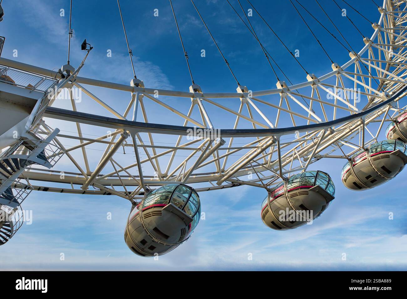Close-up view of the London Eye Ferris wheel's structure and passenger ...
