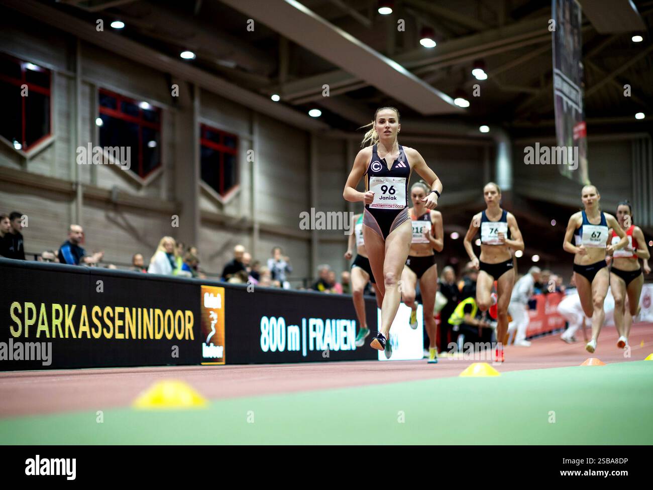 Michelle Janiak (GER/SCC Berlin) im Einsatz als Tempomacherin ?ber 800m ...