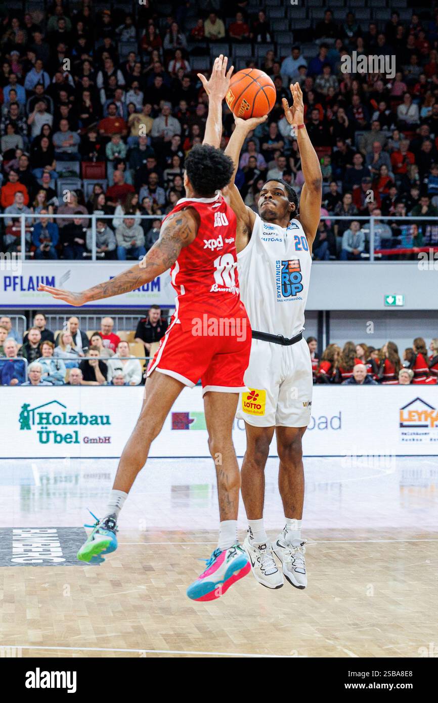 Ronaldo Segu (Bamberg Baskets, #10), Charles Callison (Syntainics MBC ...