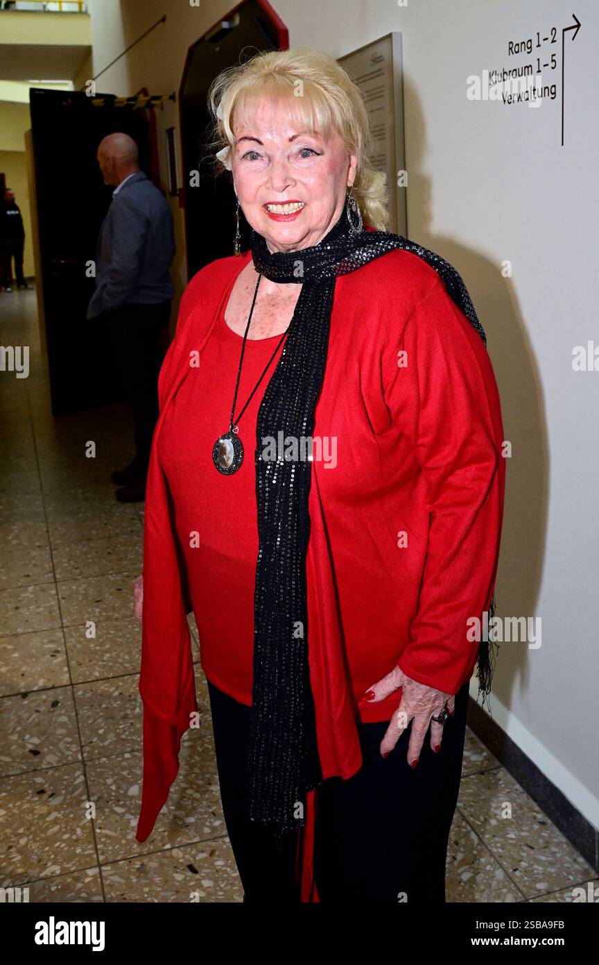 Vera Schneidenbach bei der Radio-Aufzeichnung der 1000. Sendung Kofferradio im Freizeitforum ...