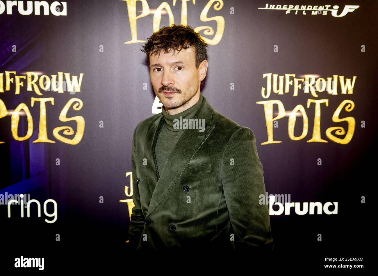 AMSTERDAM - Huub Smit on the red carpet prior to the premiere of Juffrouw Pots. Gernandt plays ...